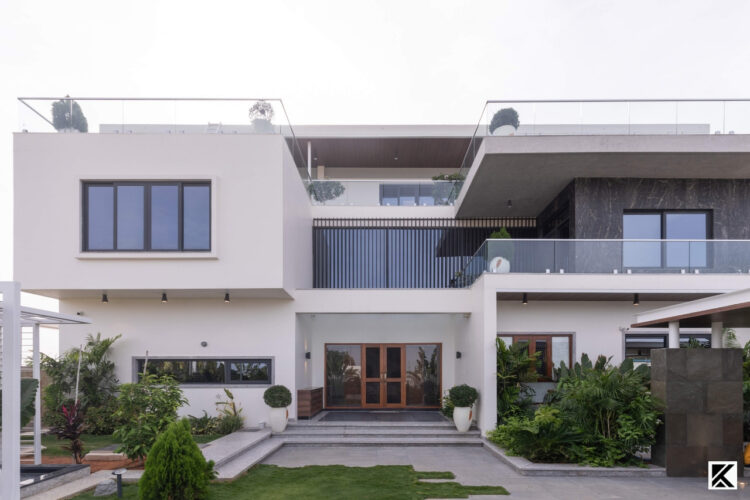 Play Of Volumes Creates A Balanced Facade In This Contemporary Bungalow ...