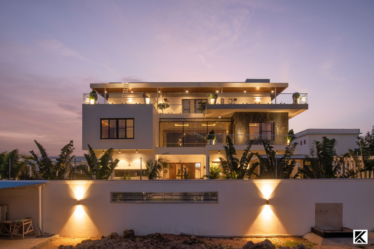 Play Of Volumes Creates A Balanced Facade In This Contemporary Bungalow ...