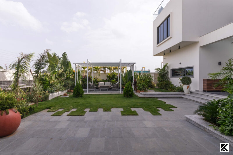 Play Of Volumes Creates A Balanced Facade In This Contemporary Bungalow ...