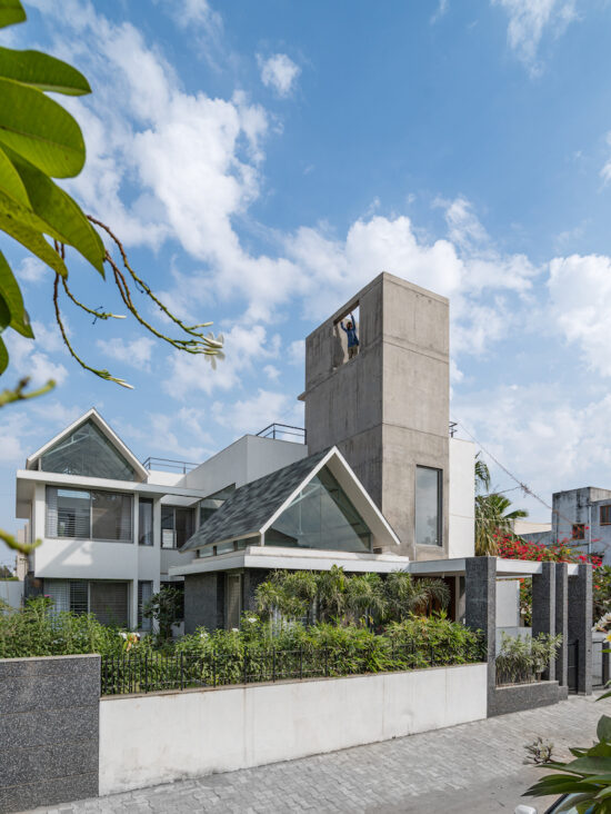 Interconnected Spaces and Volumes with a Choreography of Light : The ...