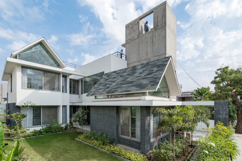 Interconnected Spaces and Volumes with a Choreography of Light : The ...