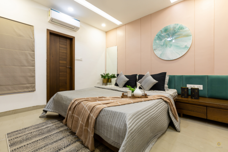 A Classic Design Aesthete of Bold Blues and Monotone Moldings | The ...