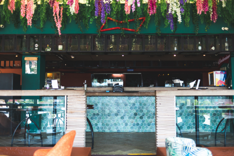 Farzi Café : Classy Chic Café Design | Studio Skapa Architects - The ...