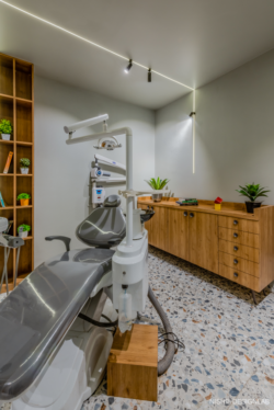 Minimalist Interior Design of this Dental Clinic | Nishil Designlab ...