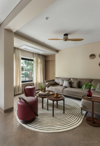 Minimalist Modern House of Subtle Palette and Crafted Furnishings ...