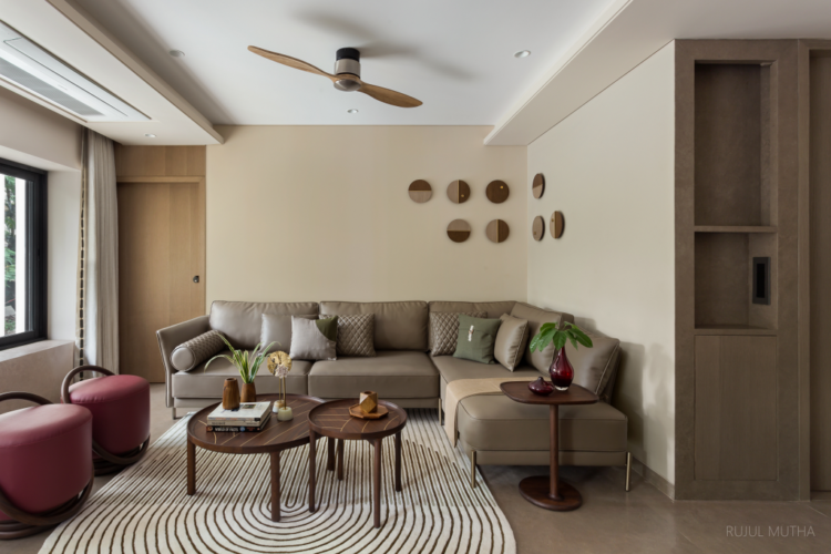 Minimalist Modern House of Subtle Palette and Crafted Furnishings ...