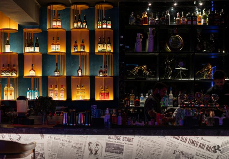 Café Design that Uses Contemporary Mediterranean Ambience and ...