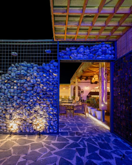 Café Design that Uses Contemporary Mediterranean Ambience and ...