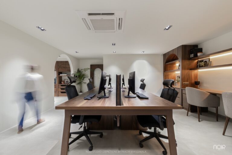 Balance of Discipline and Creativity Reflects in this Modern Office ...