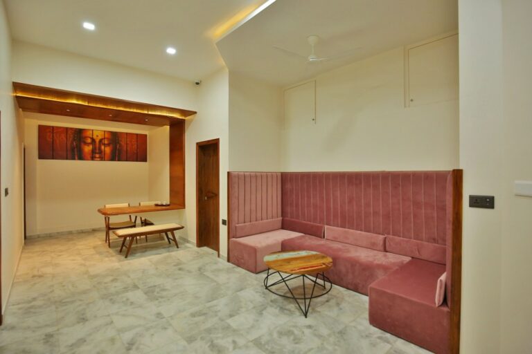 Workplace Exhibiting Modern Take on Transitional Office Design | V AND ...