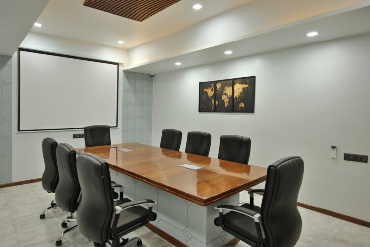 Workplace Exhibiting Modern Take on Transitional Office Design | V AND ...