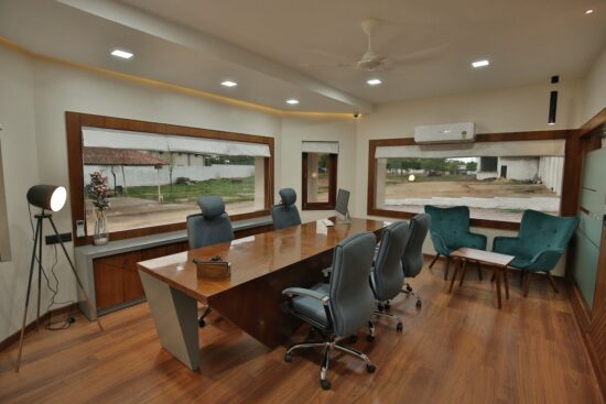 Workplace Exhibiting Modern Take on Transitional Office Design | V AND ...