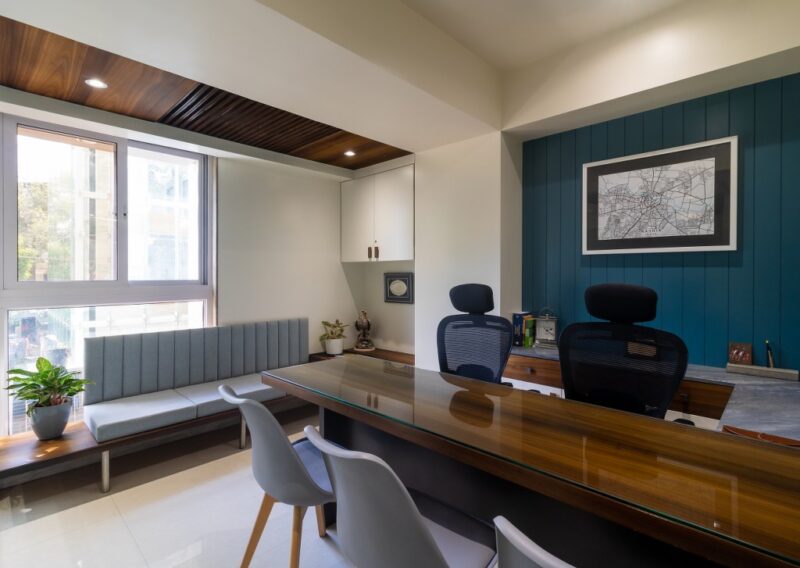 Moody, Luxury and Elegance is what Adorns this Jewelry Retail Design ...