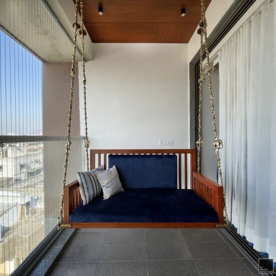 Blend Of Contemporary And Traditional Design Elements In This Residence ...