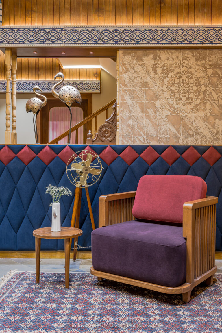 Indian Contemporary Artistic Residence with Play of Hues and Texture ...