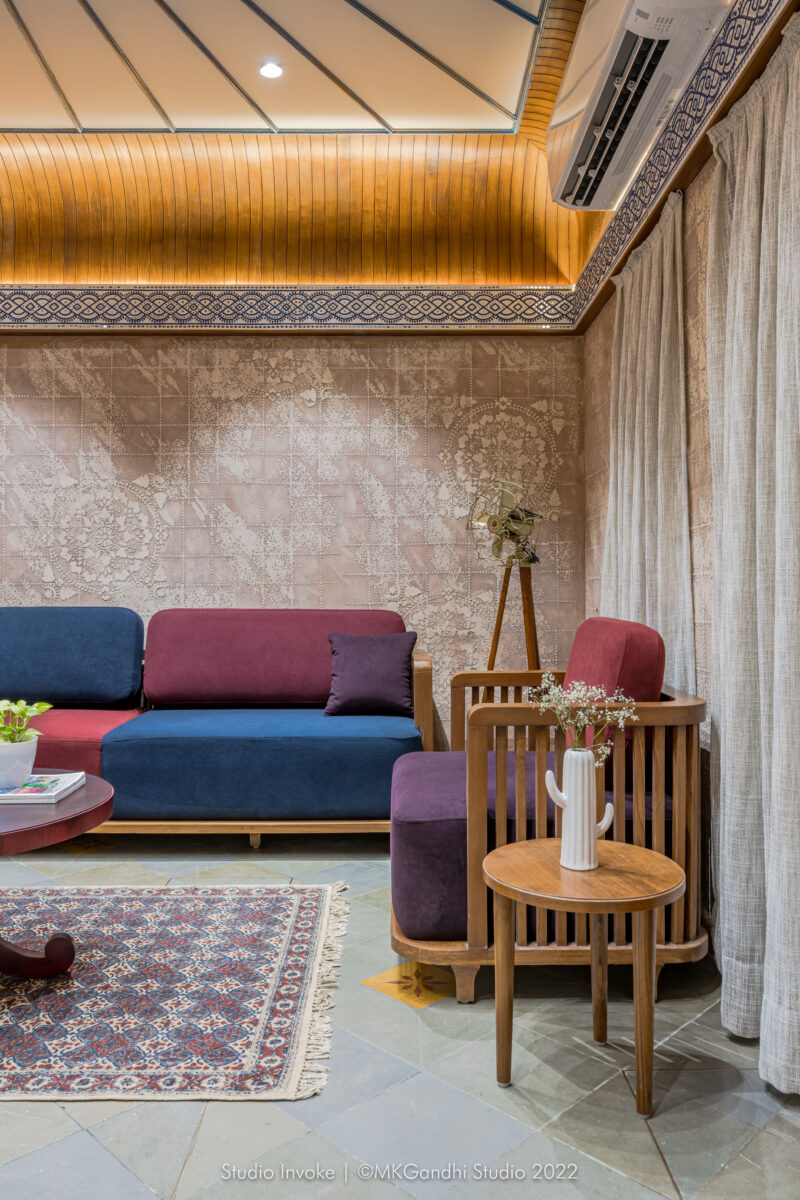 Indian Contemporary Artistic Residence with Play of Hues and Texture ...