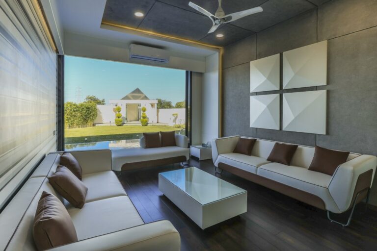 A Lavish Home Design with Climate-responsive Forms and Contemporary ...