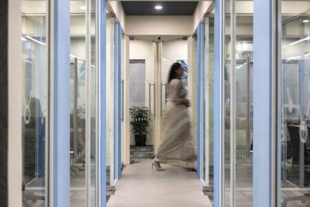 Office Space that Integrates Visual Vibrancy and Spatial Harmony ...