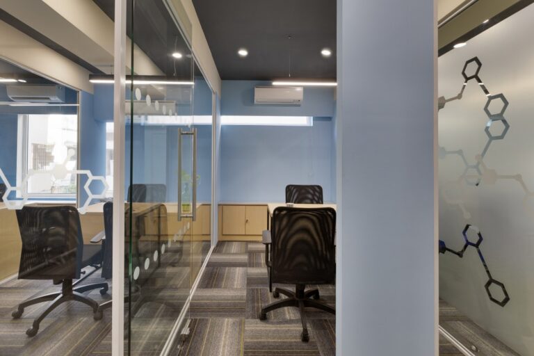 Office Space that Integrates Visual Vibrancy and Spatial Harmony ...