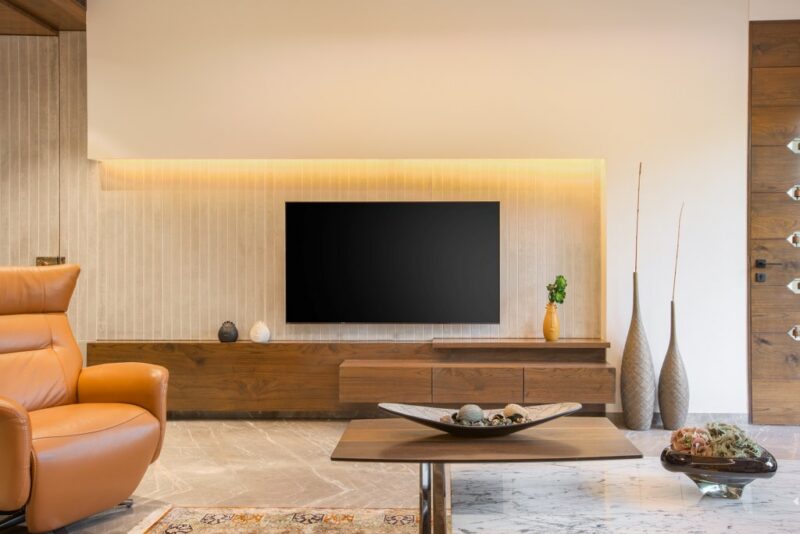 Residence that Showcases Subtle Tints with Modern Design Elements ...