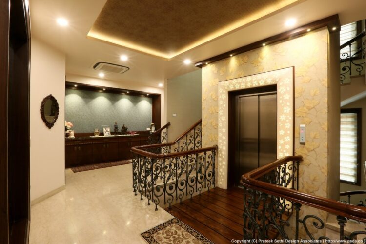Embracing Modern Architecture with Selectively Classic Design Elements ...
