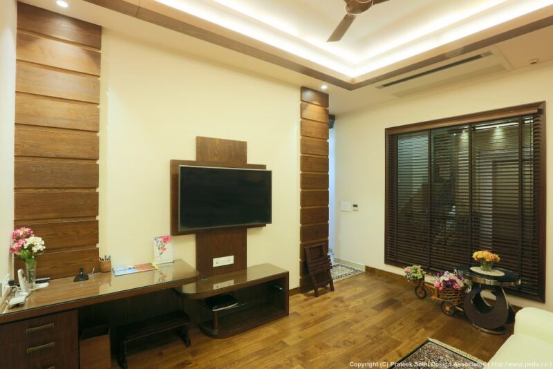 Embracing Modern Architecture with Selectively Classic Design Elements ...