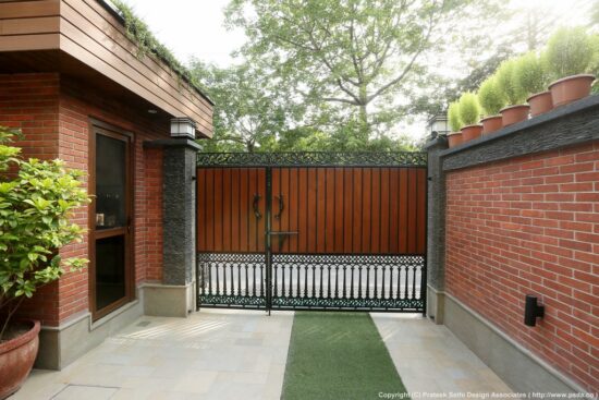 Embracing Modern Architecture with Selectively Classic Design Elements ...