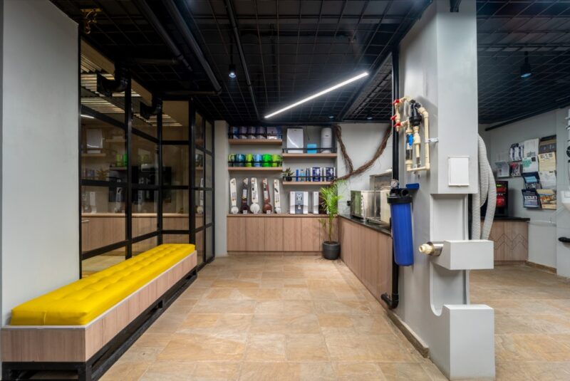 Workspace that Celebrates Industrial Design in its True Sense | Studio ...