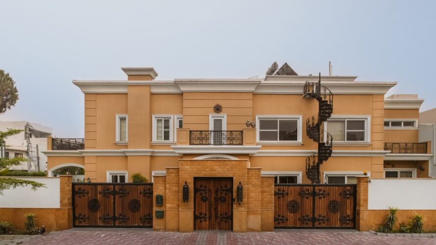 Seamless Blend of Traditional Indian Crafts for this Residence in ...