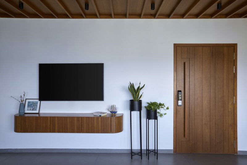 This Mumbai home has an Earthy palette bathed in Hues of Natural Light ...