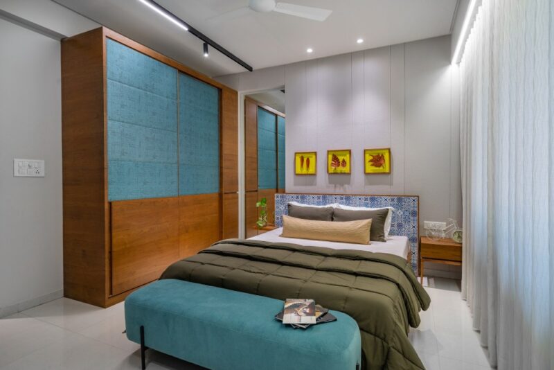 Impressions of Vivid Palette and Composed Layout breathes Life into ...