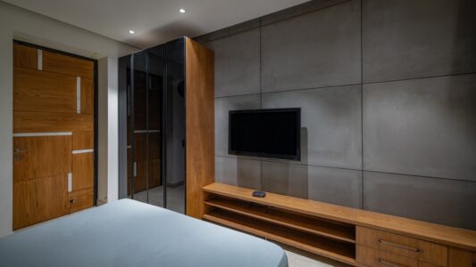 This home is Underpinned by Cohesive Weaving of Discrete Characters ...