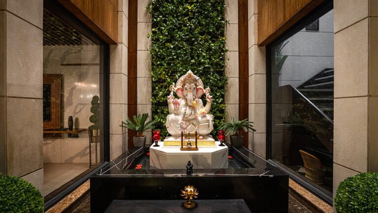 This home is Underpinned by Cohesive Weaving of Discrete Characters ...