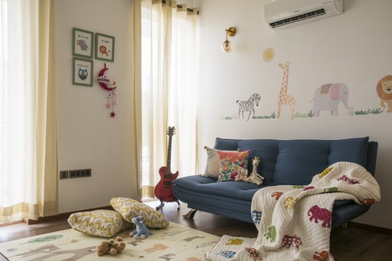 Modernist but Cosy Home retaining its Soothing Simplicity | Omega Arc ...