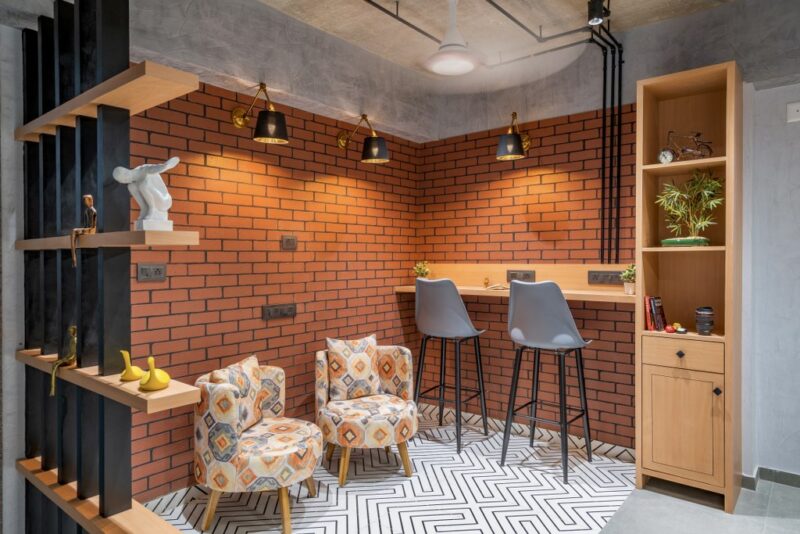 A workplace that reveals an Unconventional Finesse with Industrial ...