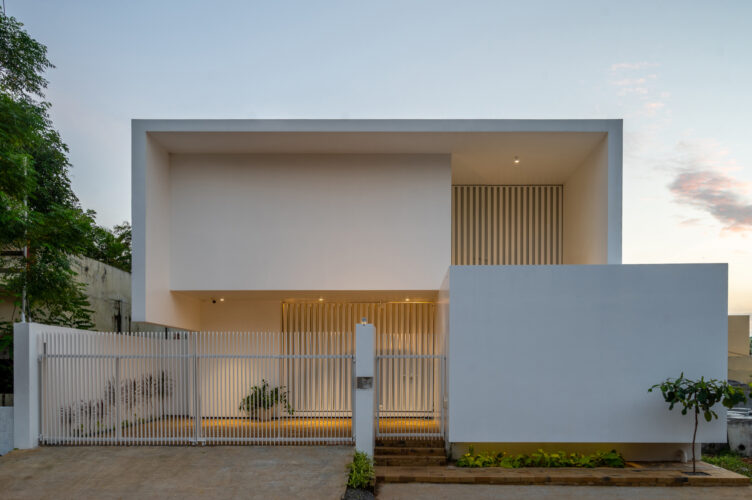 A Minimal, Unconventional and Captivating House Elevation with a ...