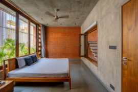 Rooted in Simplicity and Minimalism : The Floating Courtyard House ...