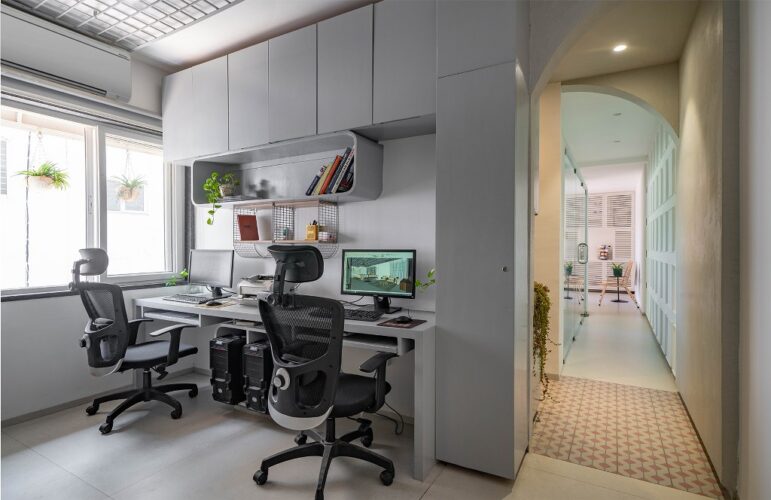 The Simplicity of this Modern Workspace Magnifies Strength and ...
