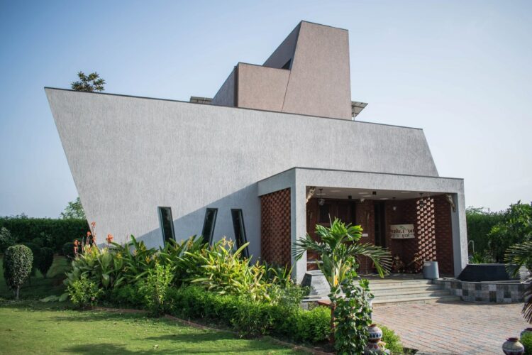 Contemporary Weekend Home with a hint of Ethnic Elements | R design ...