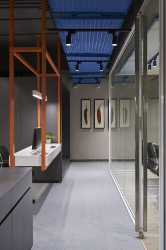 An Open-Style Spatial Configuration with Bursts of Colours and a Play ...