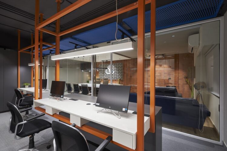 An Open-Style Spatial Configuration with Bursts of Colours and a Play ...