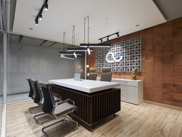 An Open-Style Spatial Configuration with Bursts of Colours and a Play ...