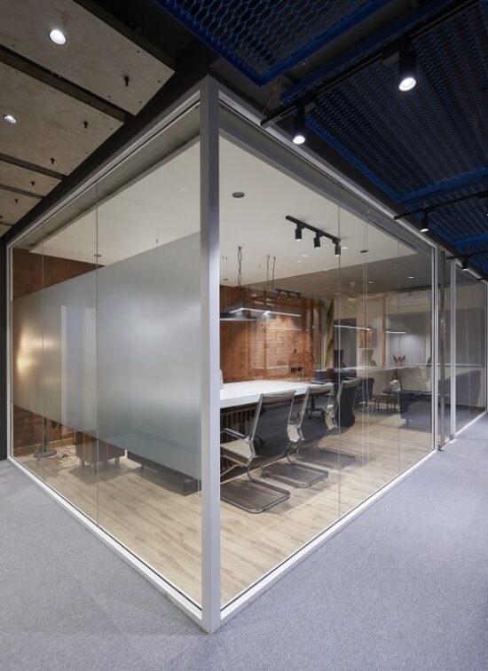 An Open-Style Spatial Configuration with Bursts of Colours and a Play ...