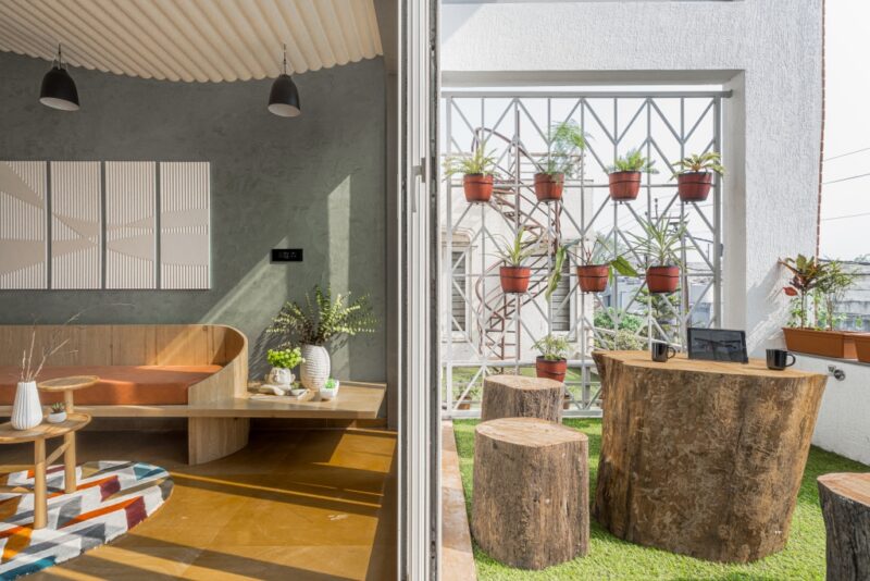 Modern Workplace Design that Induces a balance of Work & Fun | De’Caves ...
