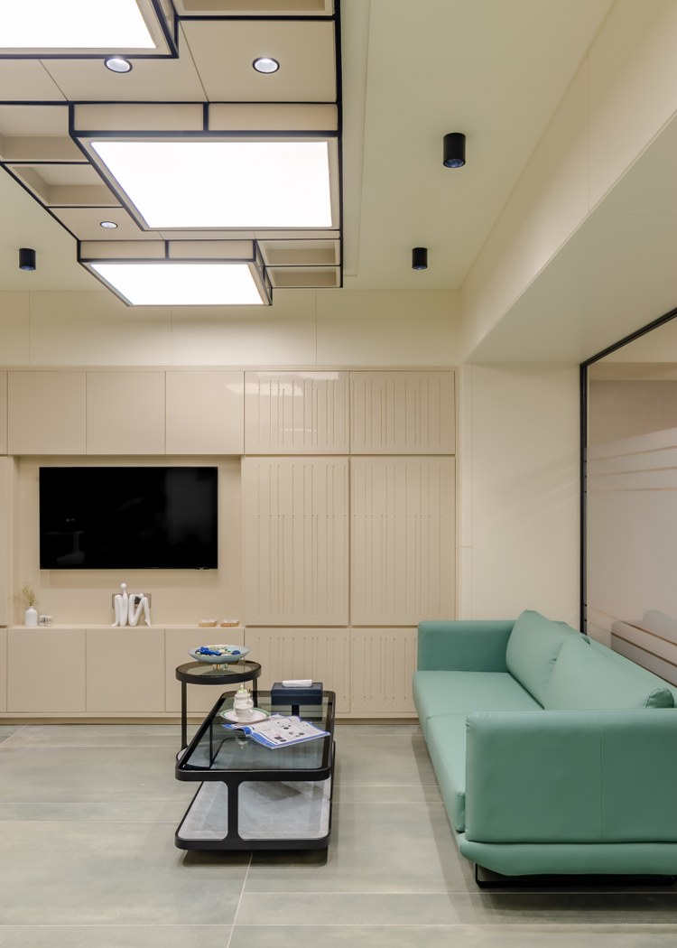 Office with a peaceful and minimalist interior | Vivid Decor & Urban ...