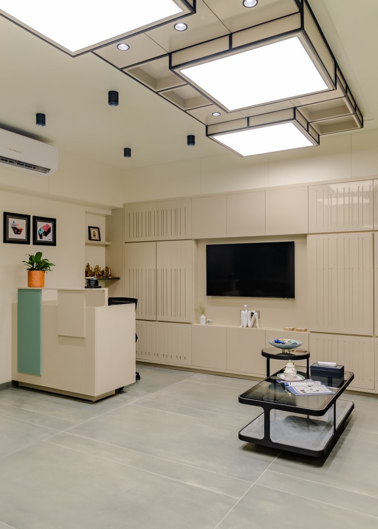 Office with a peaceful and minimalist interior | Vivid Decor & Urban ...