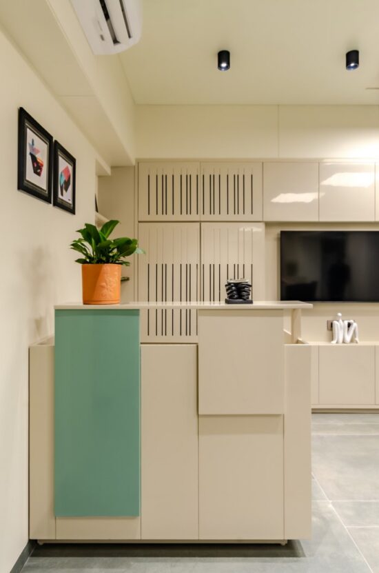 Office with a peaceful and minimalist interior | Vivid Decor & Urban ...