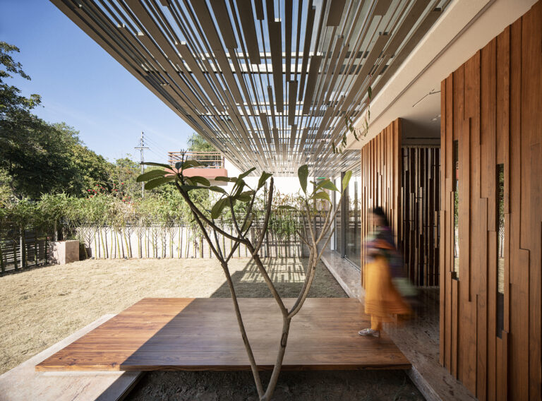 Play Of Solids And Voids Creates Openness and Privacy In This ...