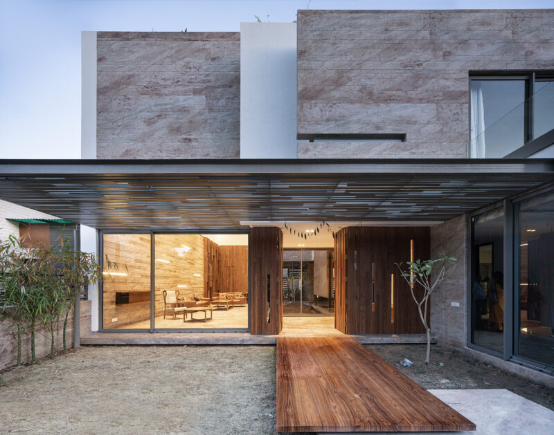 Play Of Solids And Voids Creates Openness and Privacy In This ...