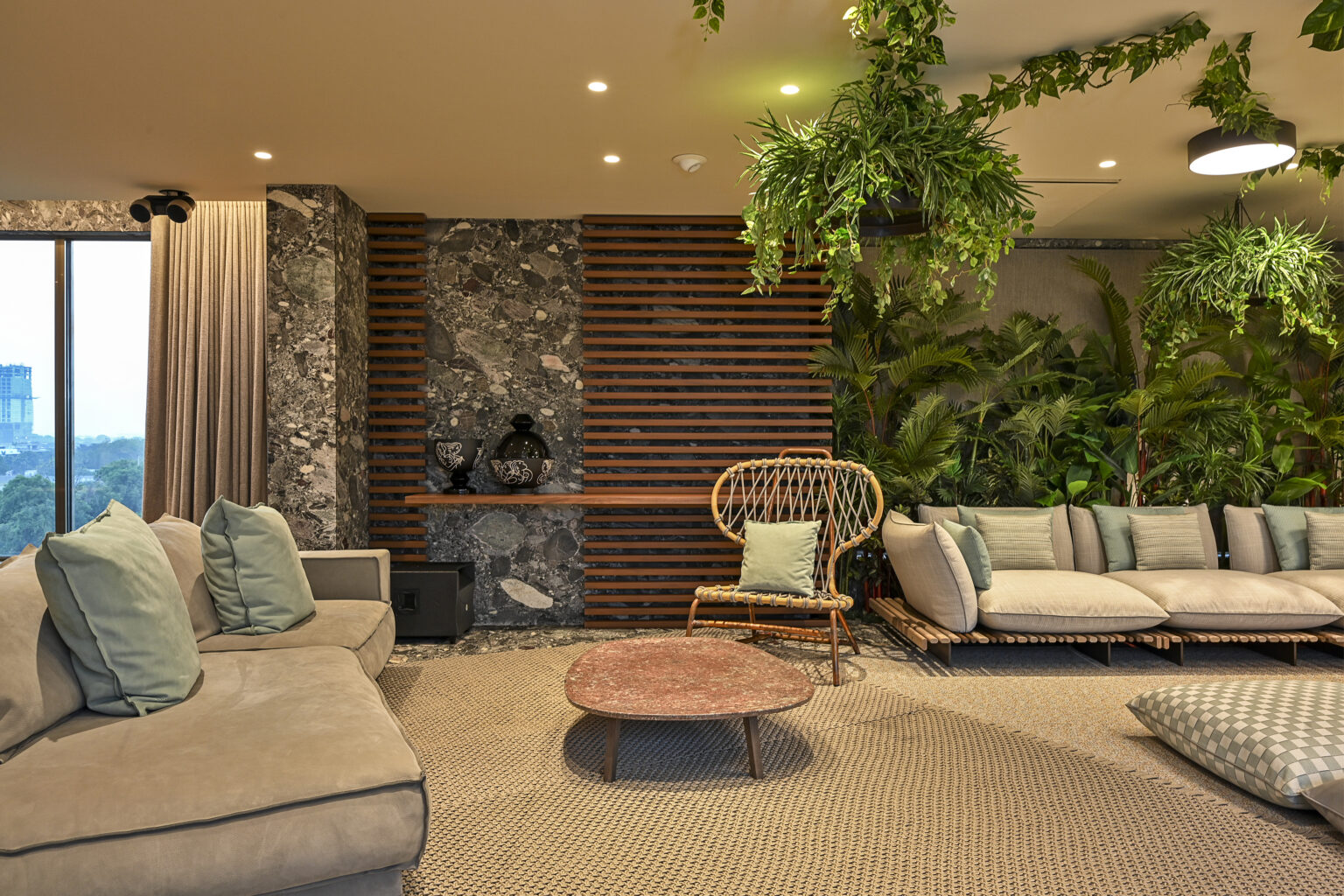 Beautiful And Inward Looking Apartment House Interior | SEZA Architects ...